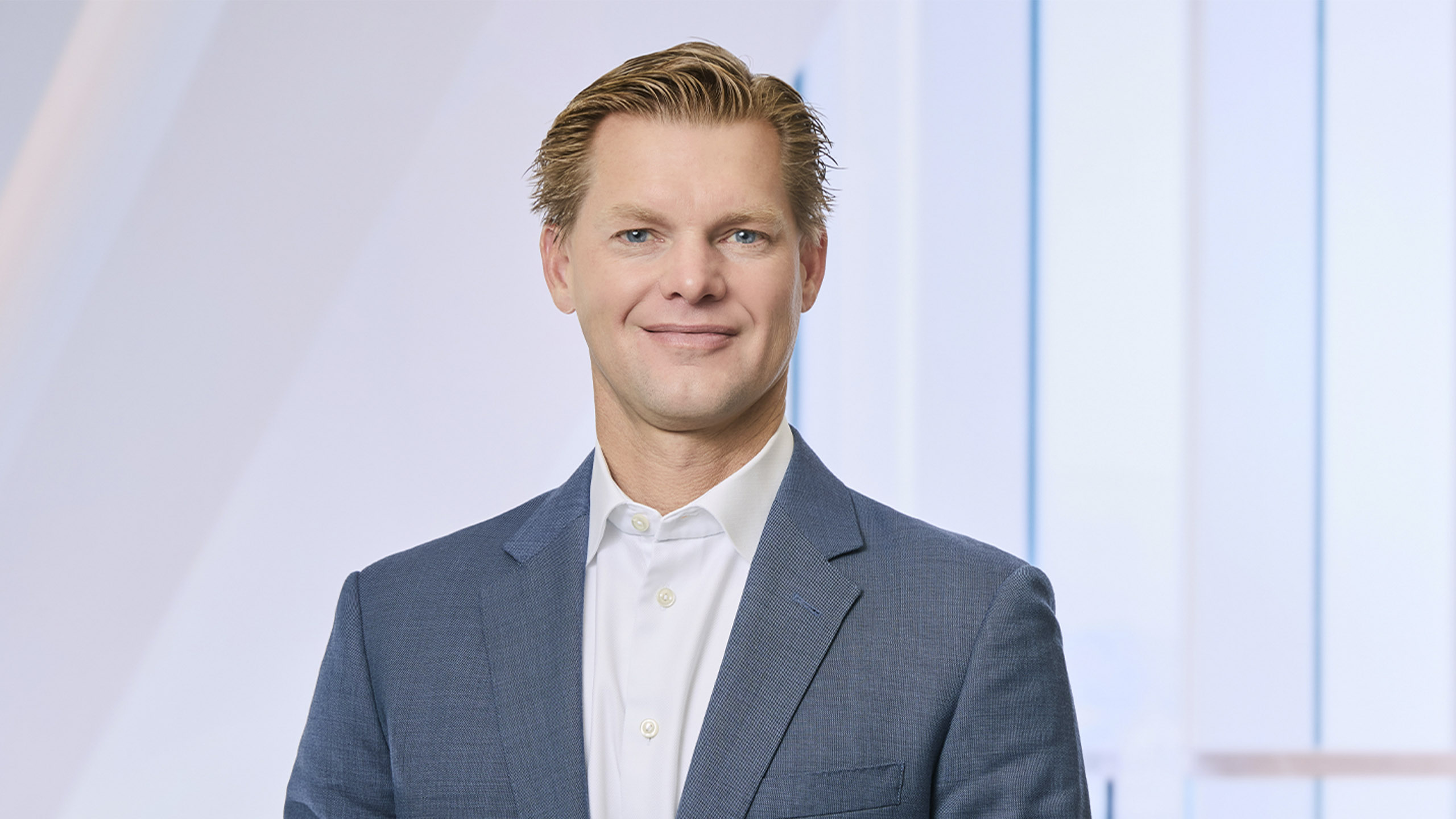 Justin J. Ayre | PIMCO