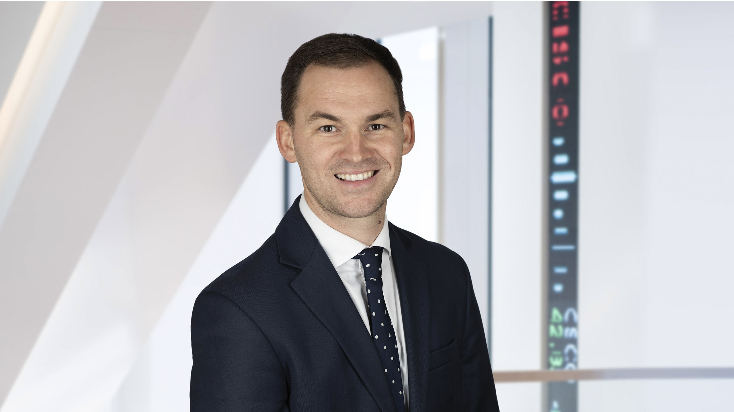 Oliver Van Nairn | PIMCO